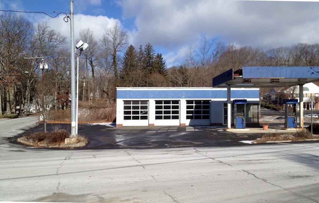 Former Ford’s gas station goes before P&Z, EIDC | Bee-Intelligencer at ...